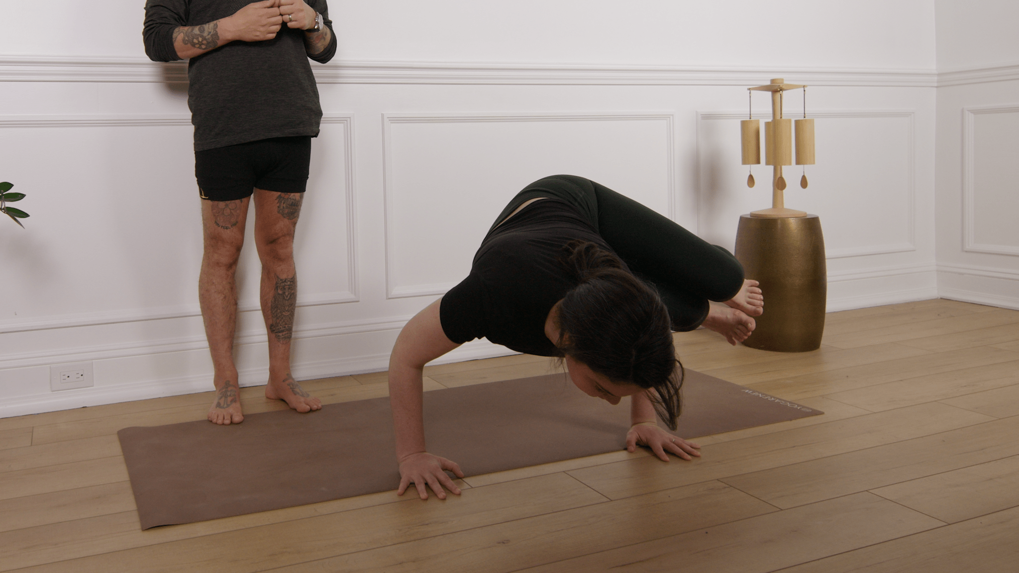 How To Side Crow (Parsva Bakasana) – Arm Balance